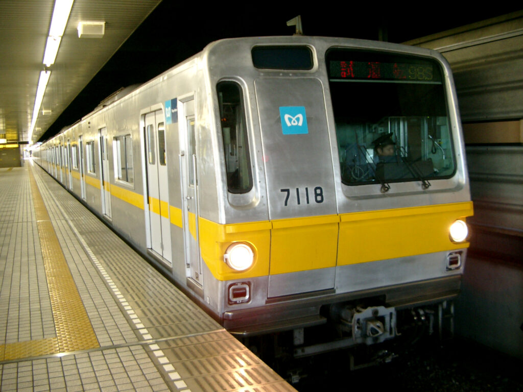 Tokyo Subway Guide 2025: How to Navigate Like a Local